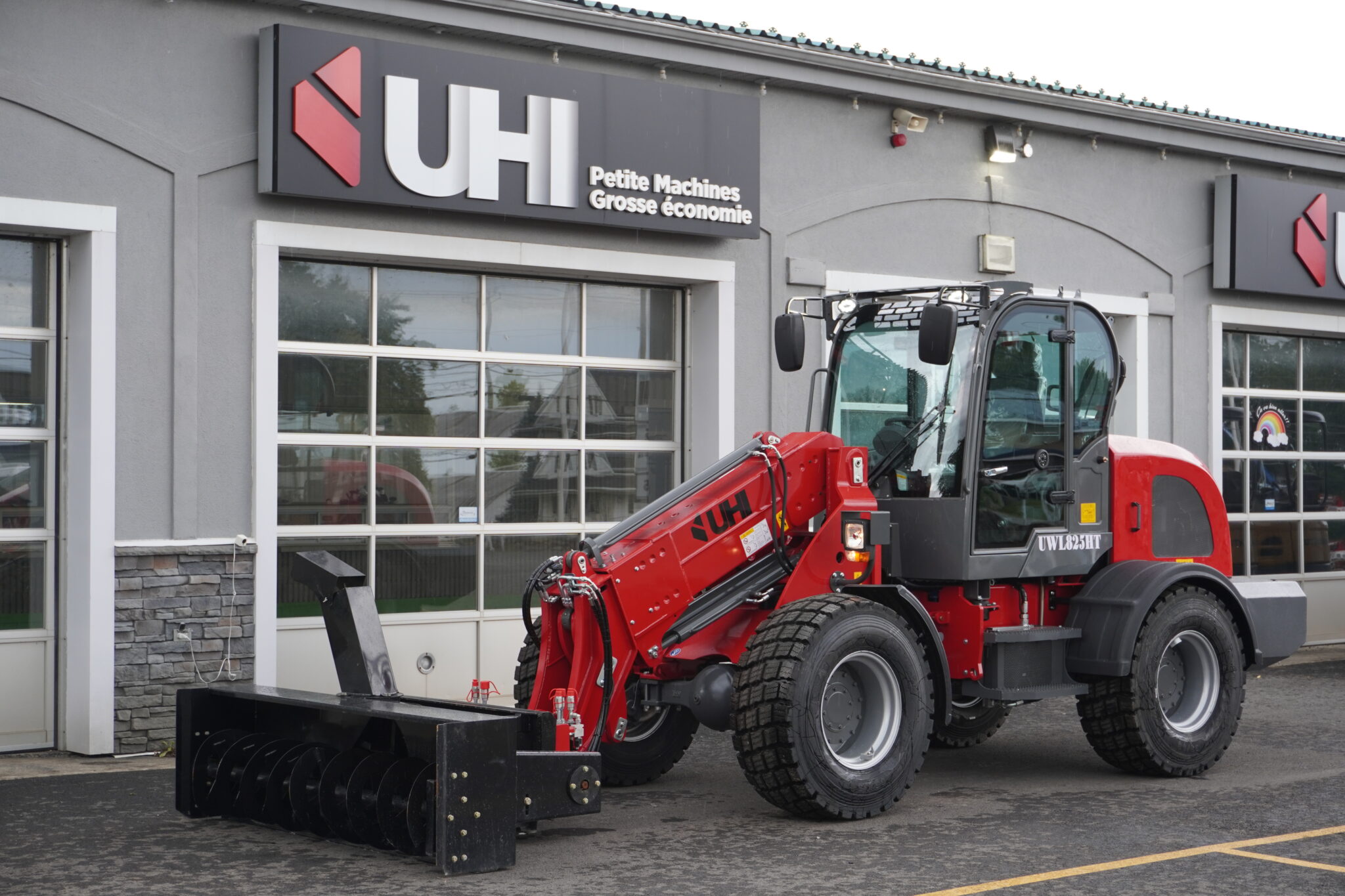 UHI Machinery UWL825HT Telescopic Handler Wheel Loader 5,511lbs. Lift Capacity Cummins Engine ...