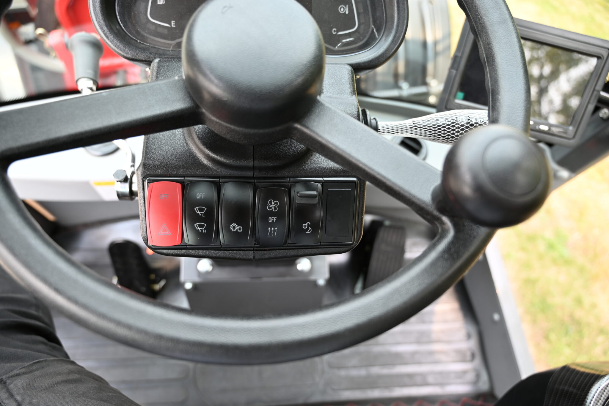 UHI Machinery UWL825HT Telescopic Handler Wheel Loader 5,511lbs. Lift ...