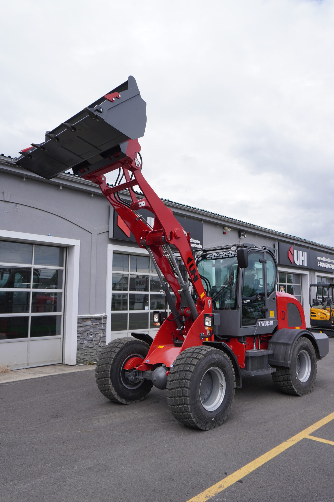 UHI Machinery UWL825H Wheel Loader 5511 lbs. Lift Capacity Cummins ...