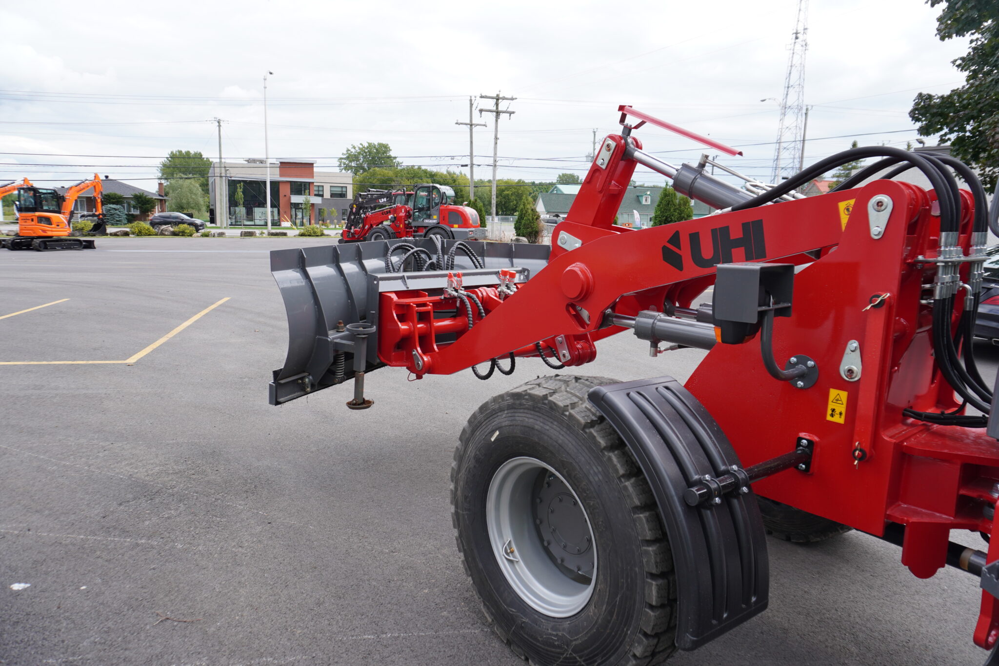 UHI Machinery UWL825H Wheel Loader 5511 lbs. Lift Capacity Cummins ...